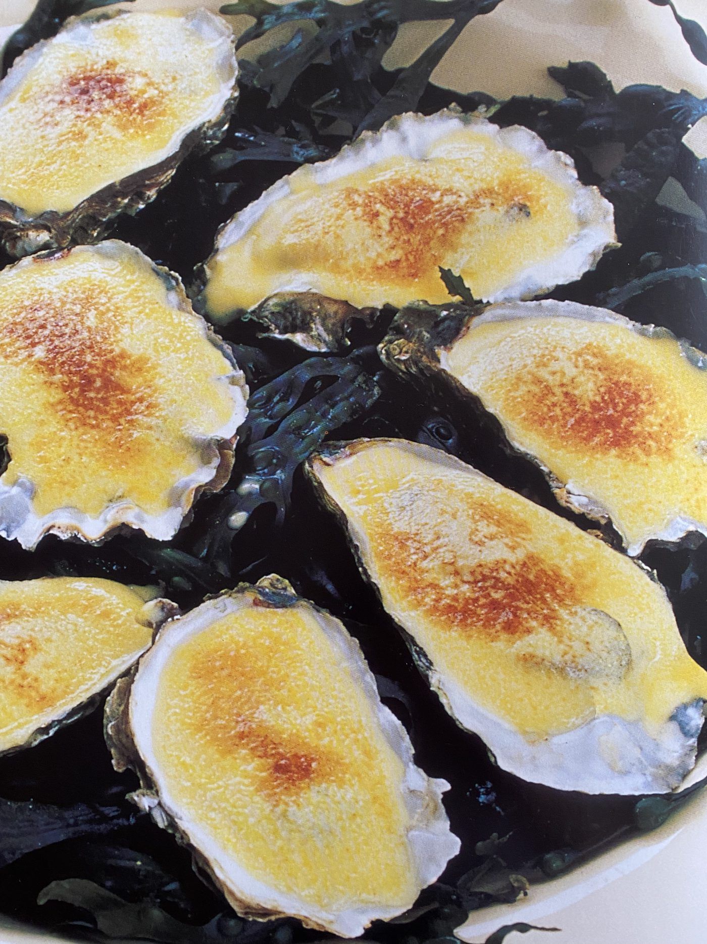 Lauw warme oesters met champagnesaus